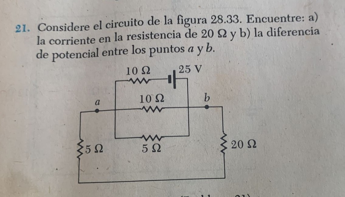21. Considere el circuito de la figura 28.33. Encuentre: a) la corriente en la resistencia de 20 ...