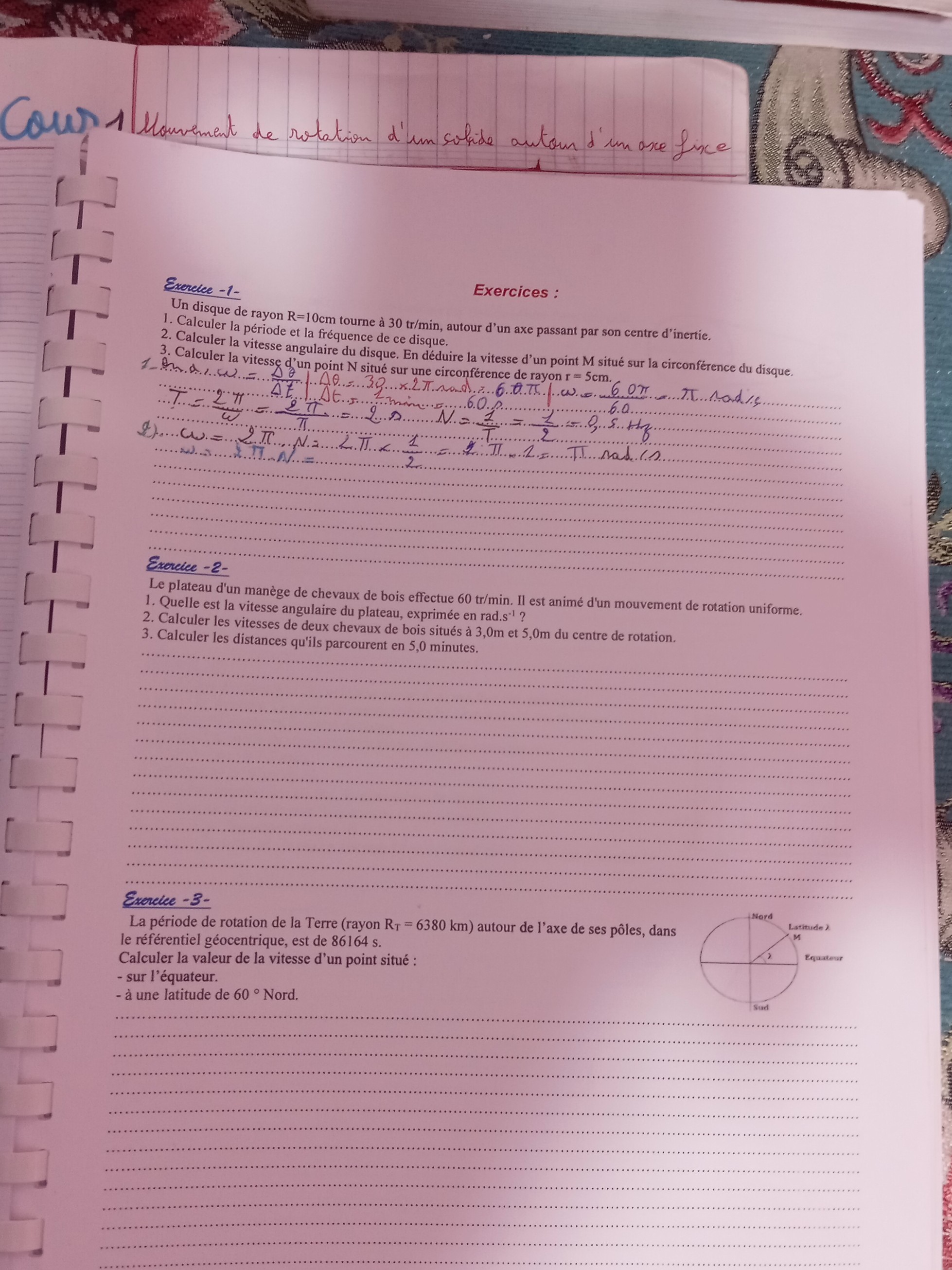 SOLVED: Exerelee -1. Exercices : Un disque de rayon R=10 cm tourne à 30 ...