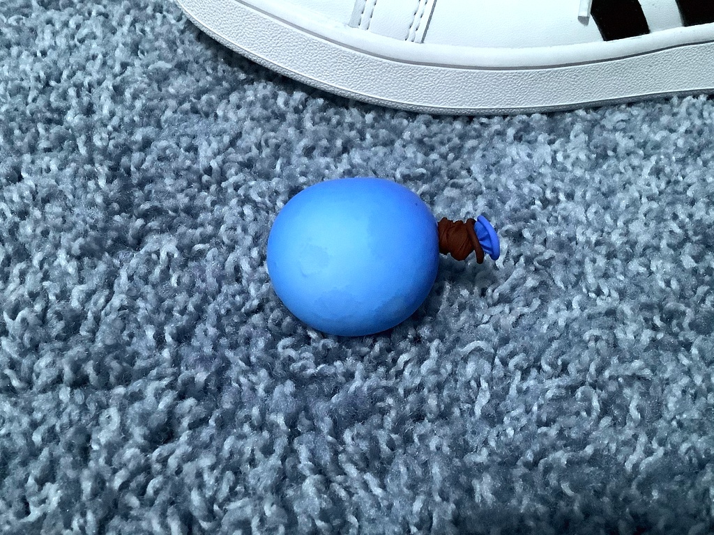 SOLVED: 'Help pleas!,!!!, what are the spots on my balloon