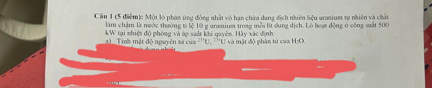 Câu 1 ( 5 ?i?m): M?t lò ph?n ?ng ??ng nh?t vô h?n ch?a dung d?ch nhiên li?u uranium t? nhiên và ...